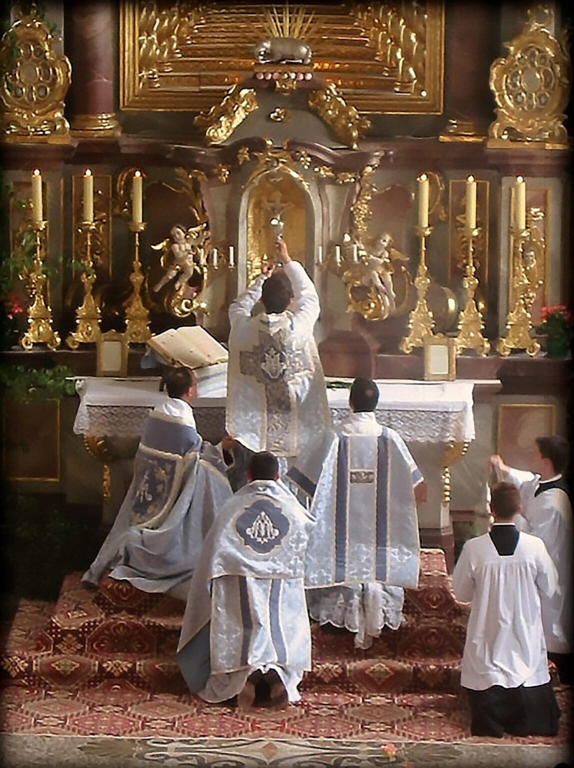 Where to Find Latin Mass in Rome for traditional Catholics